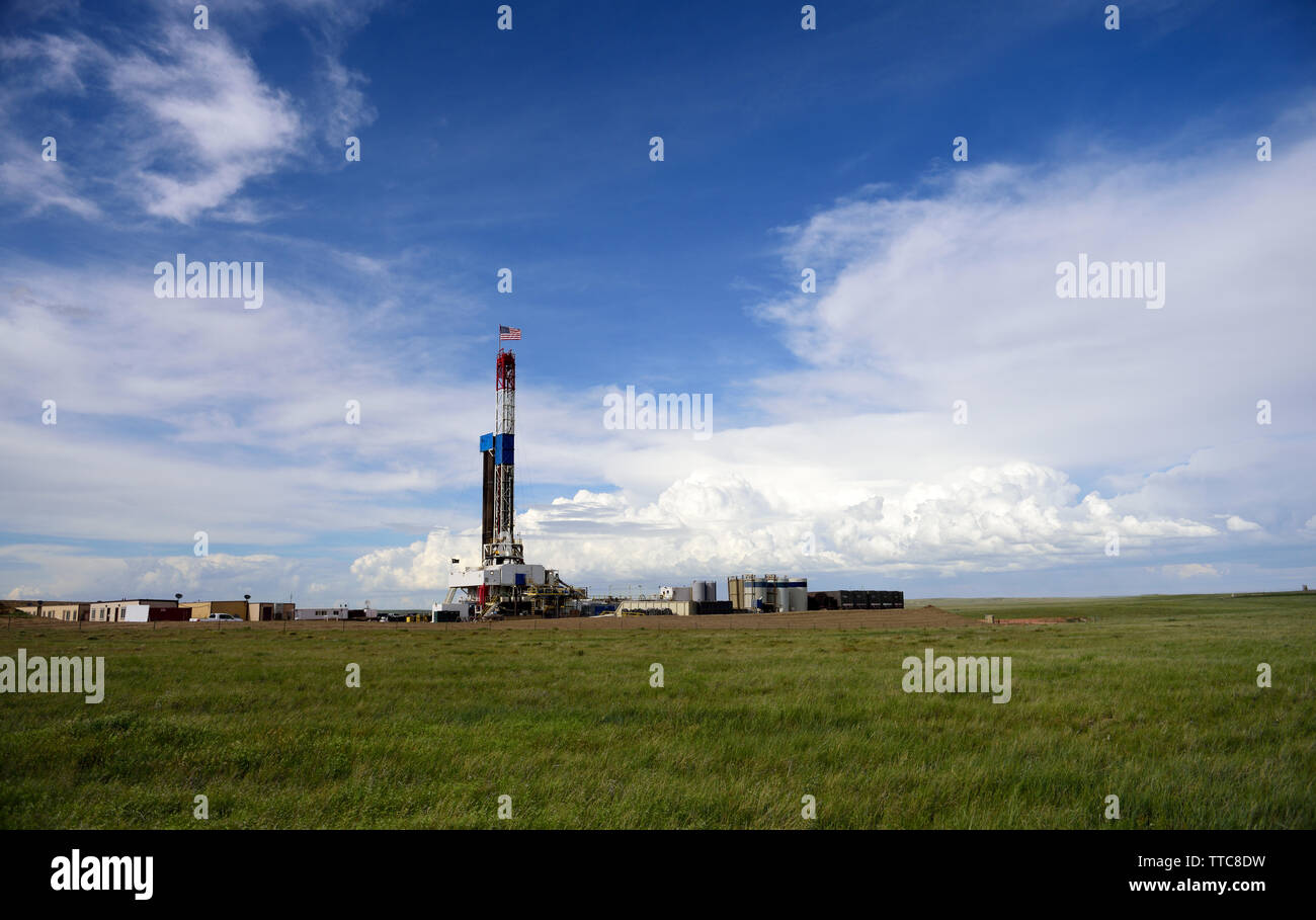 Shale Oil Rig High Resolution Stock Photography and Images - Alamy