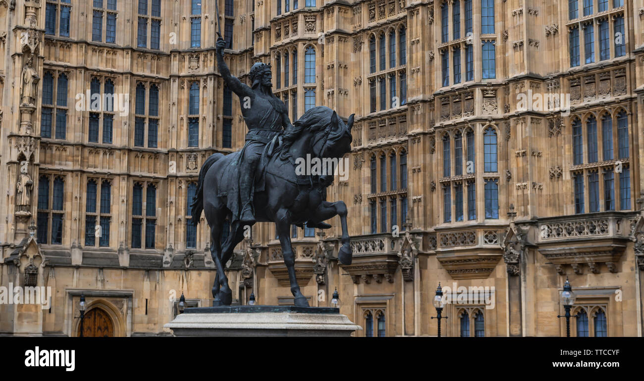 London - Statue of Richard I of England - Marzo 20, 2019 Stock Photo ...