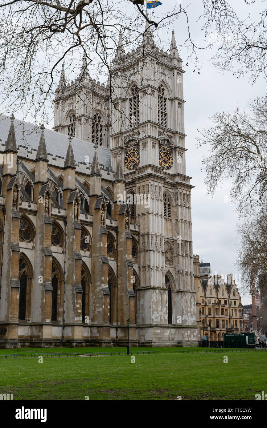 Side view of Westminster Abbey Stock Photo - Alamy