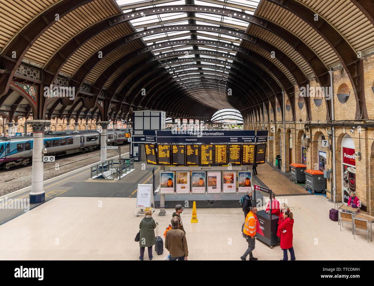 Train station electronic notice board hi-res stock photography and ...