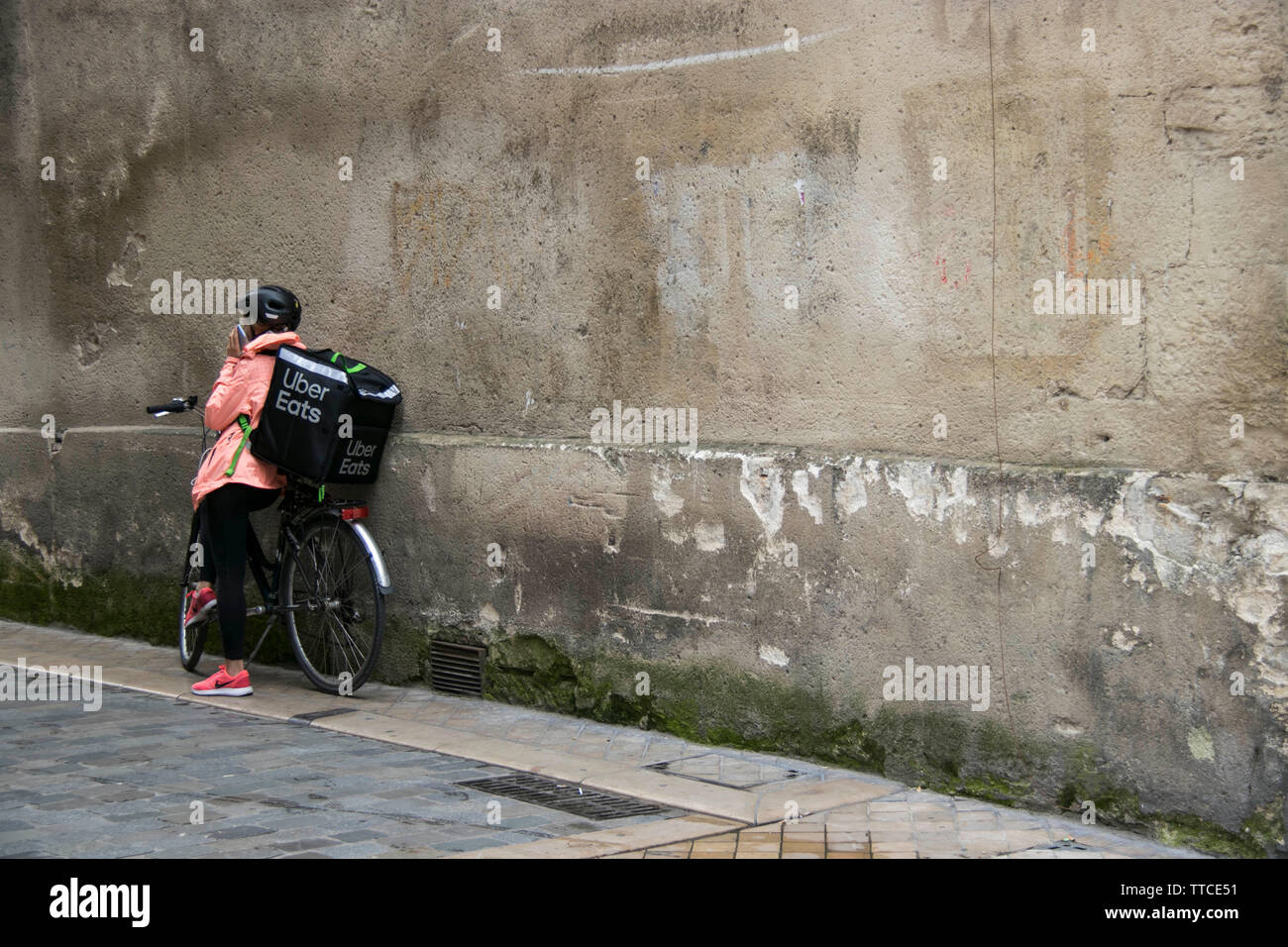 Uber eats hi-res stock photography and images - Alamy