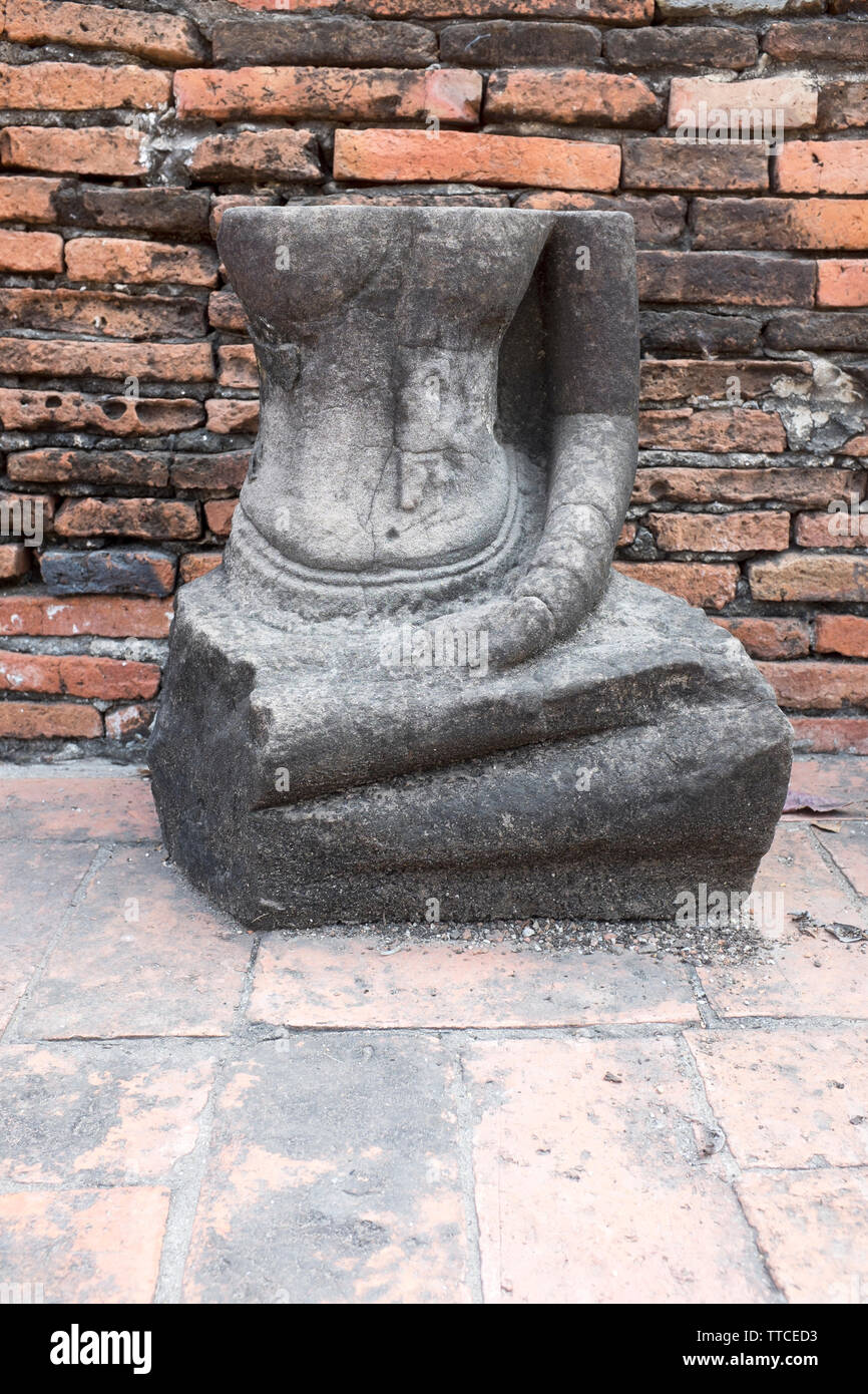 Broken buddha statue hi-res stock photography and images - Alamy
