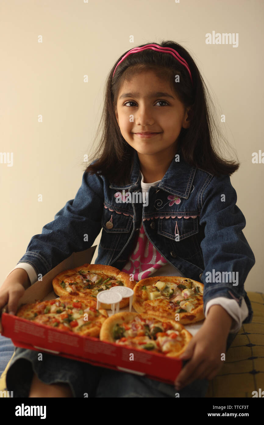 Girls eating pizza indian hi-res stock photography and images - Alamy