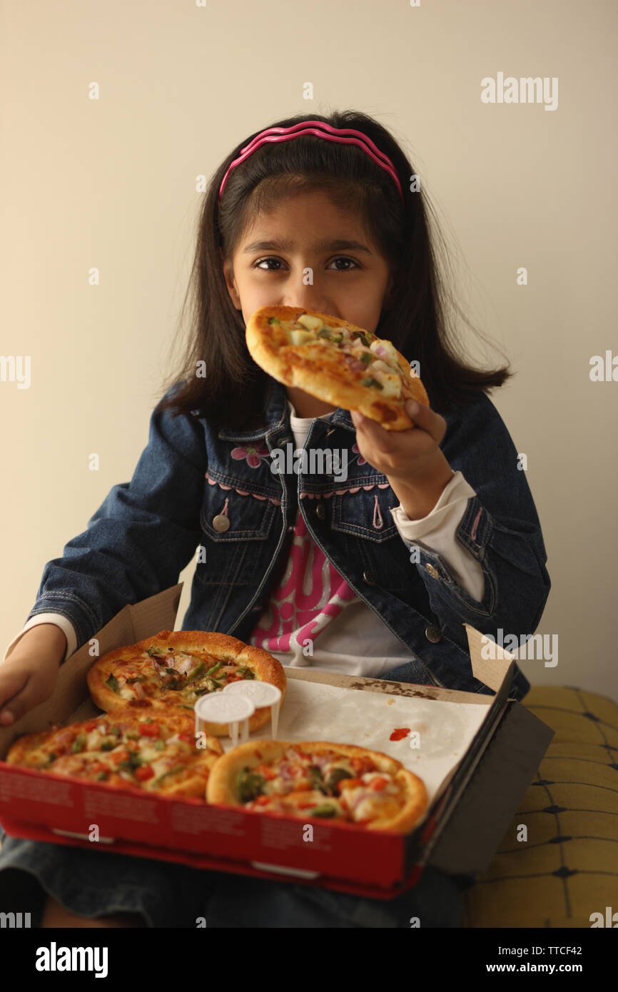 Girls eating pizza indian hi-res stock photography and images - Alamy