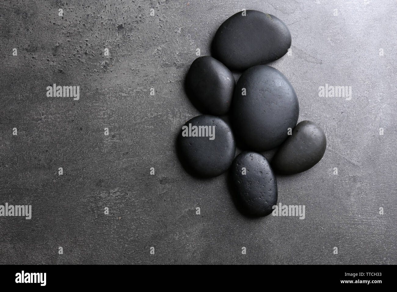 Group of pebbles hi-res stock photography and images - Alamy
