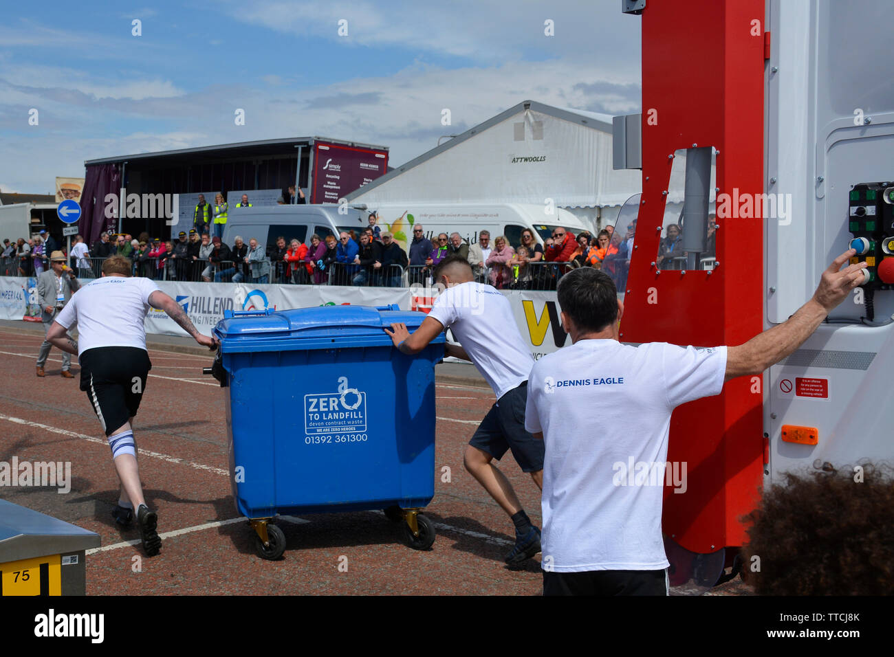 Mercedes bin truck hi-res stock photography and images - Alamy