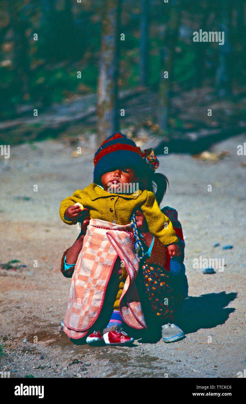 Tibetan brother and sister hi-res stock photography and images - Alamy