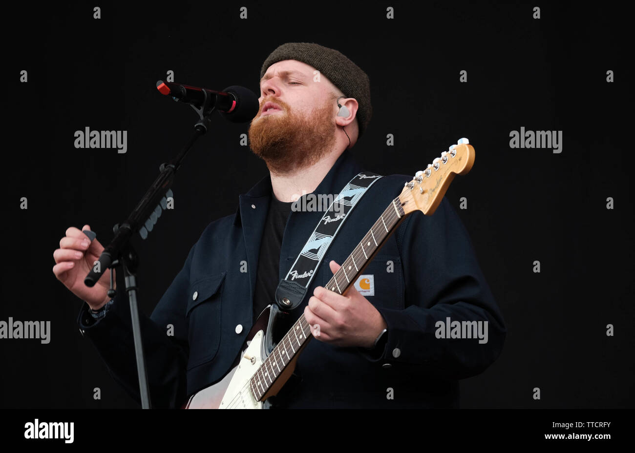 Tom walker singer hi-res stock photography and images - Alamy