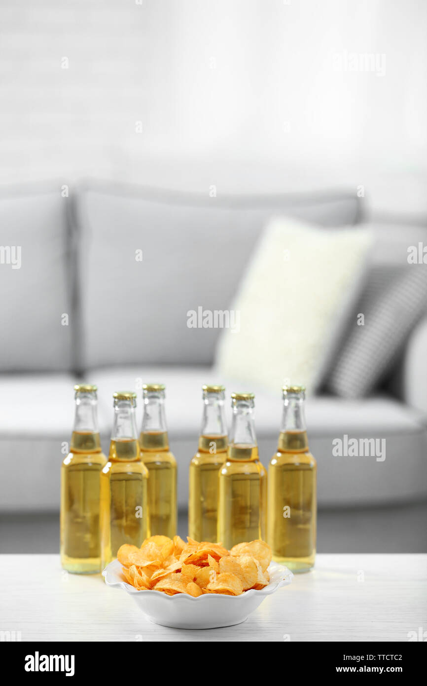 Table at home with chips and drinks for friends Stock Photo - Alamy
