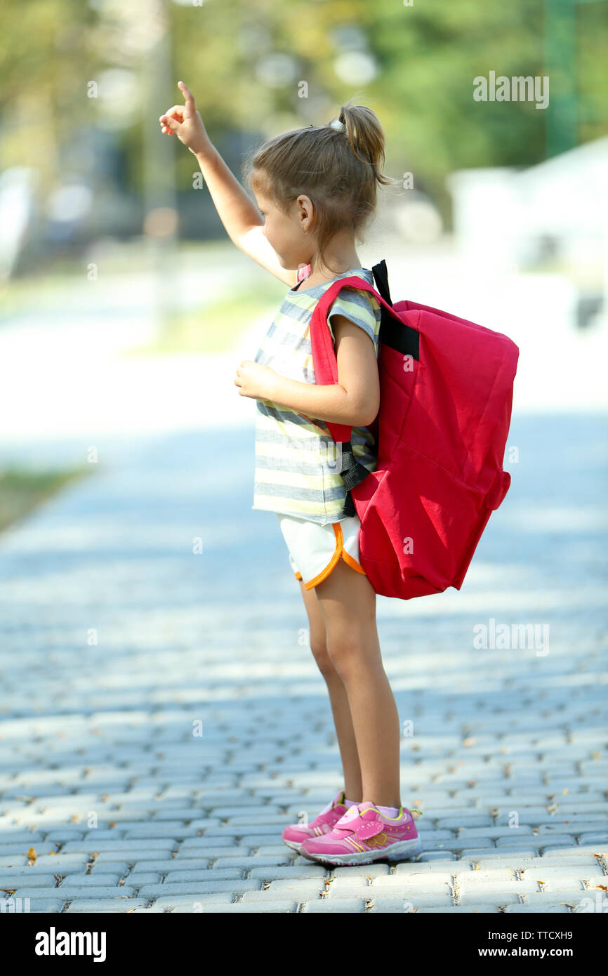 Little girl with large school bag, outdoor Stock Photo - Alamy