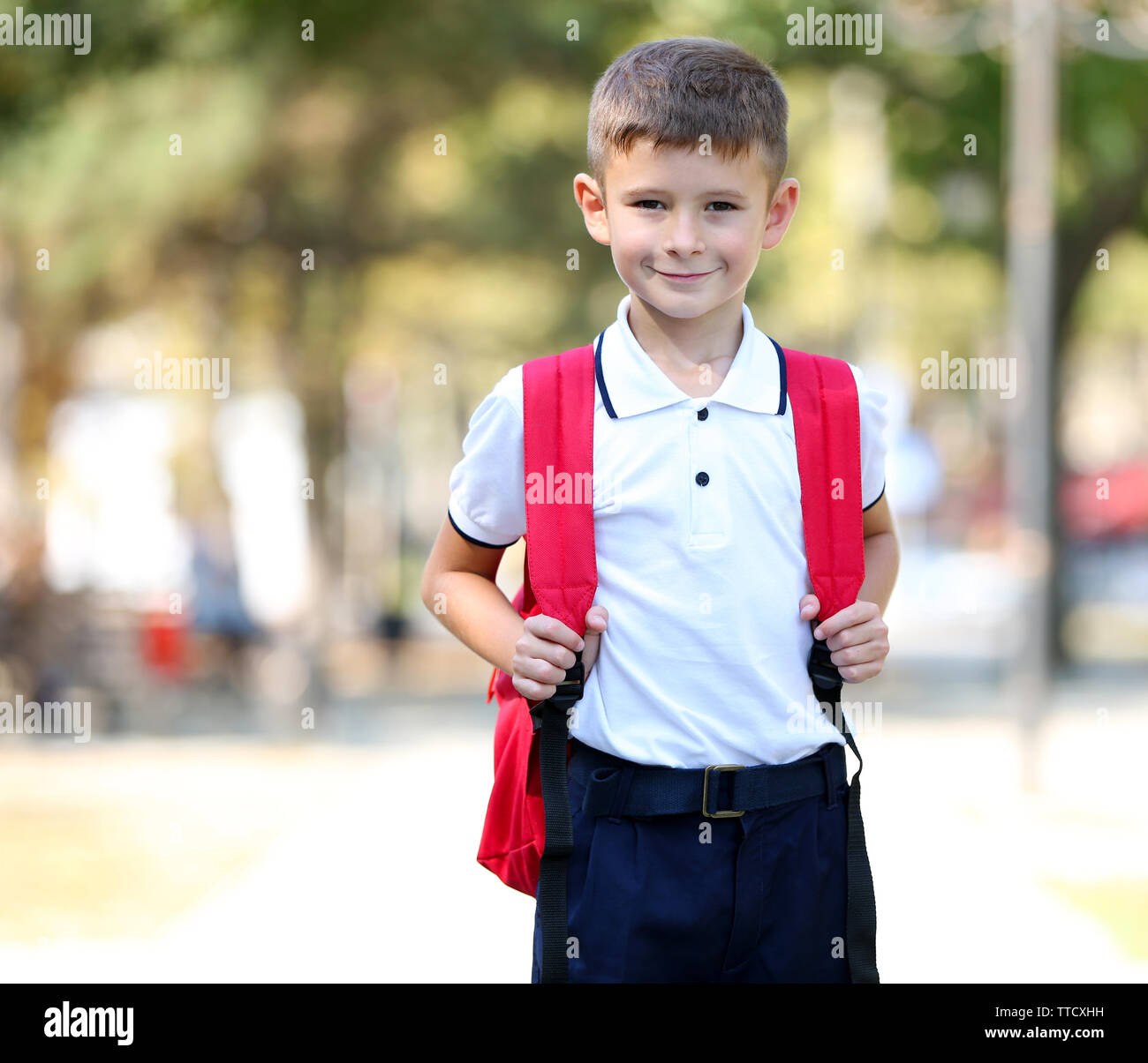 Little boy with large school bag, outdoor Stock Photo - Alamy