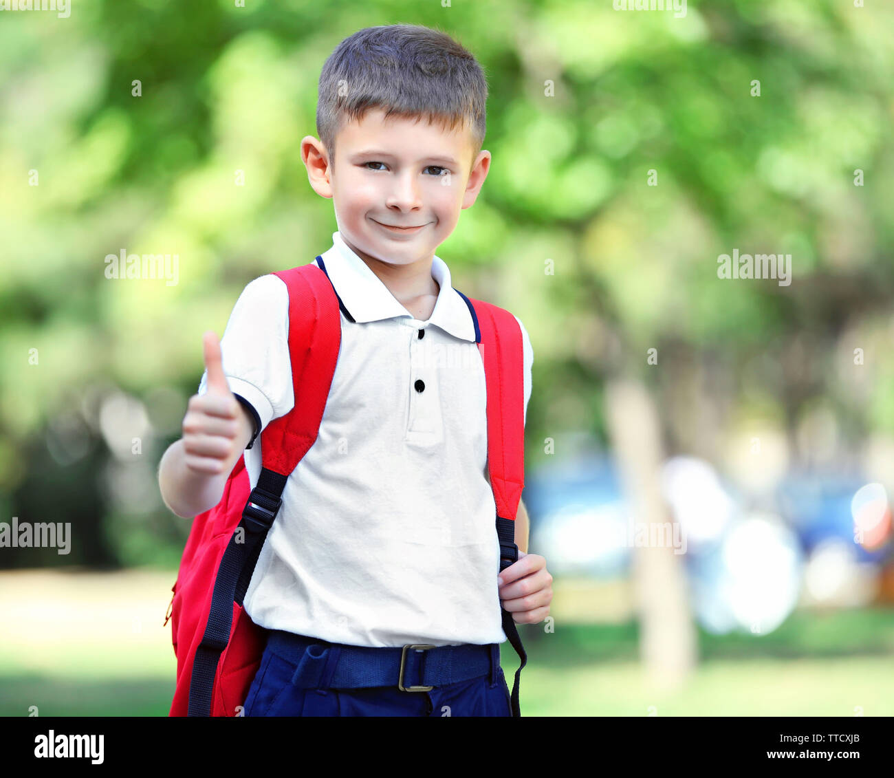 Little boy with large school bag, outdoor Stock Photo - Alamy