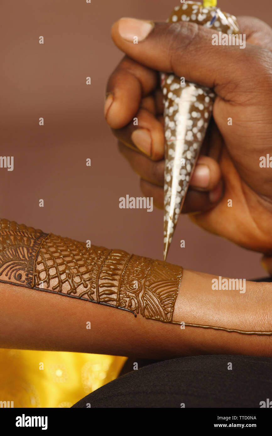 Indian girl henna hand holding hi-res stock photography and images - Alamy