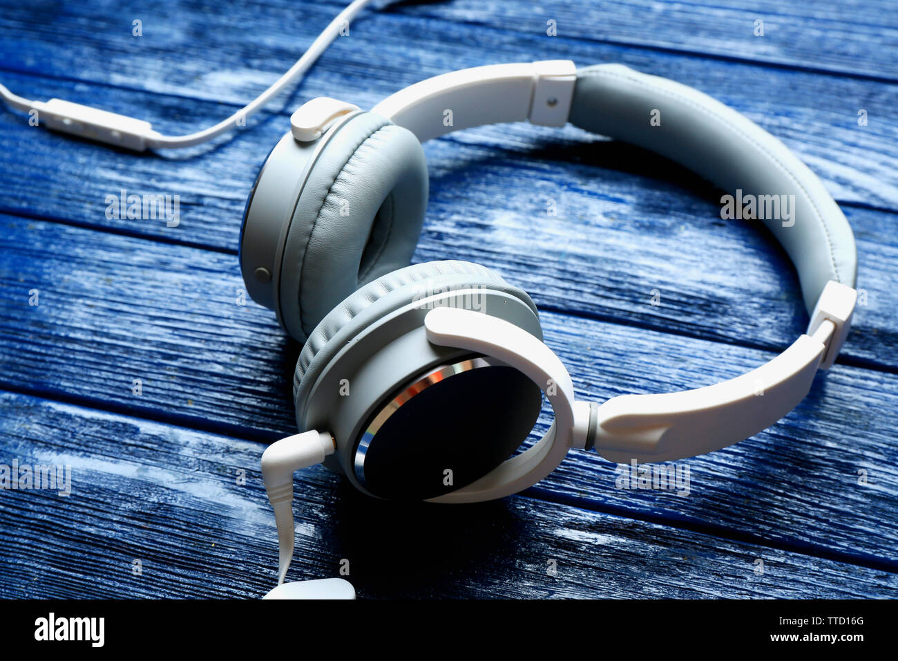 Headphones on dark blue background Stock Photo - Alamy