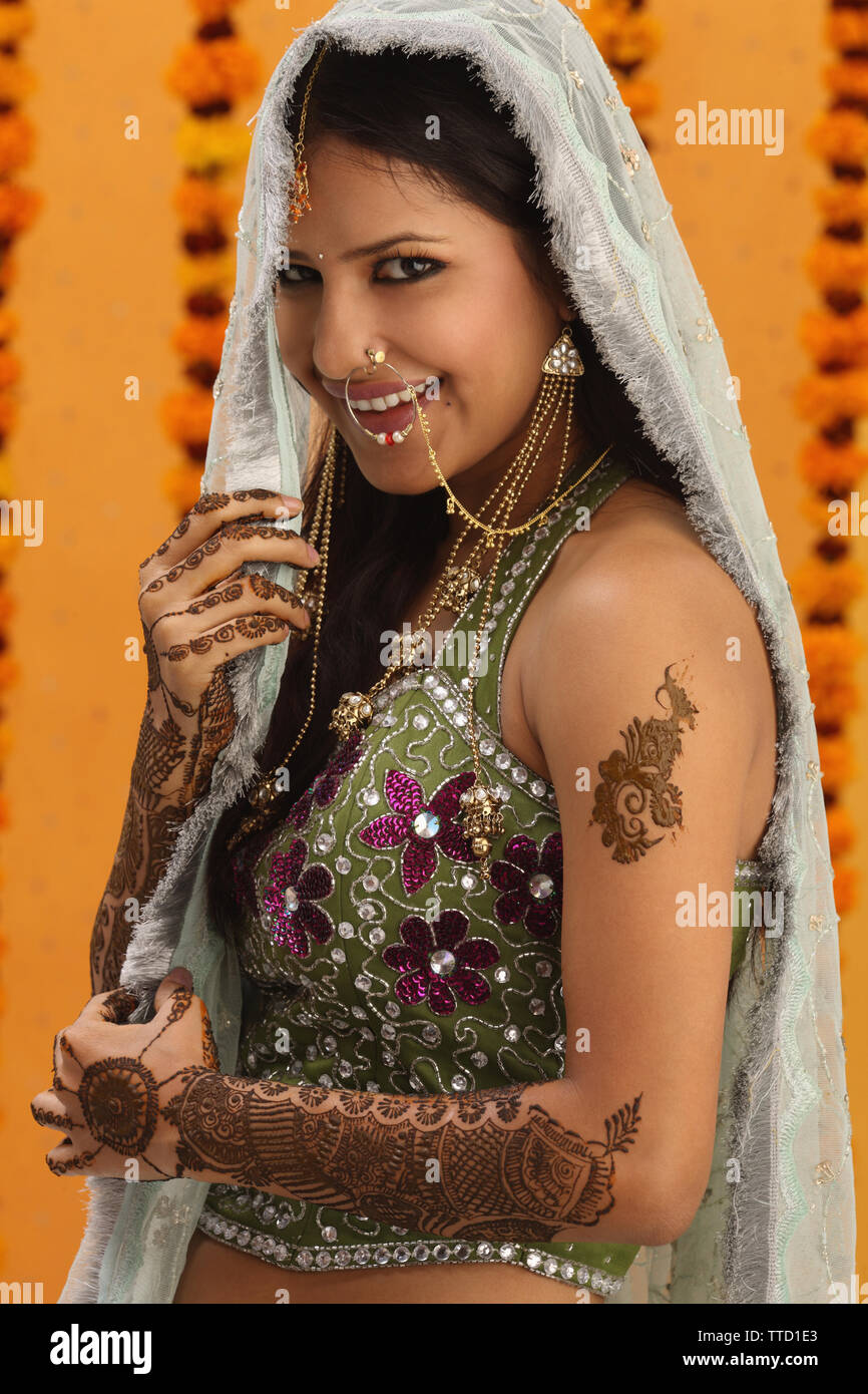 Portrait of an Indian bride decorated with mehendi smiling Stock Photo ...