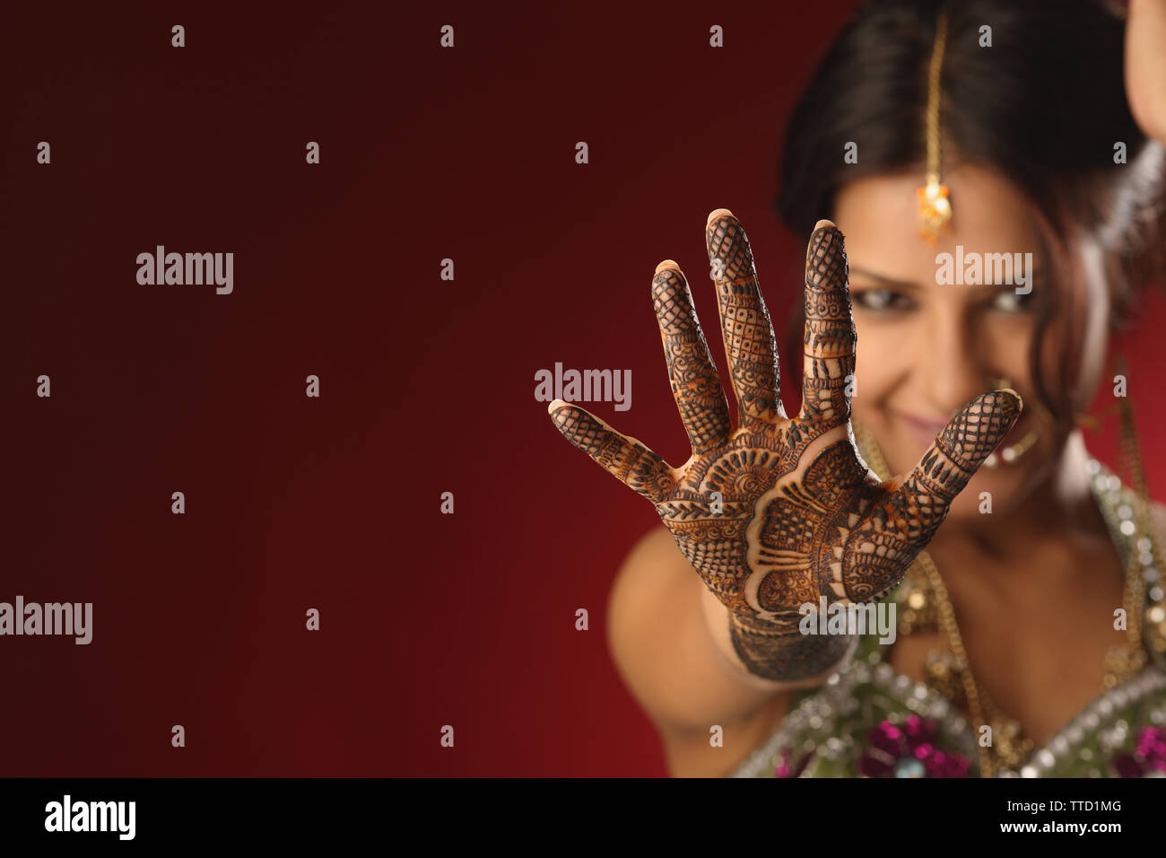 Indian bride showing palm decorated with mehendi Stock Photo - Alamy