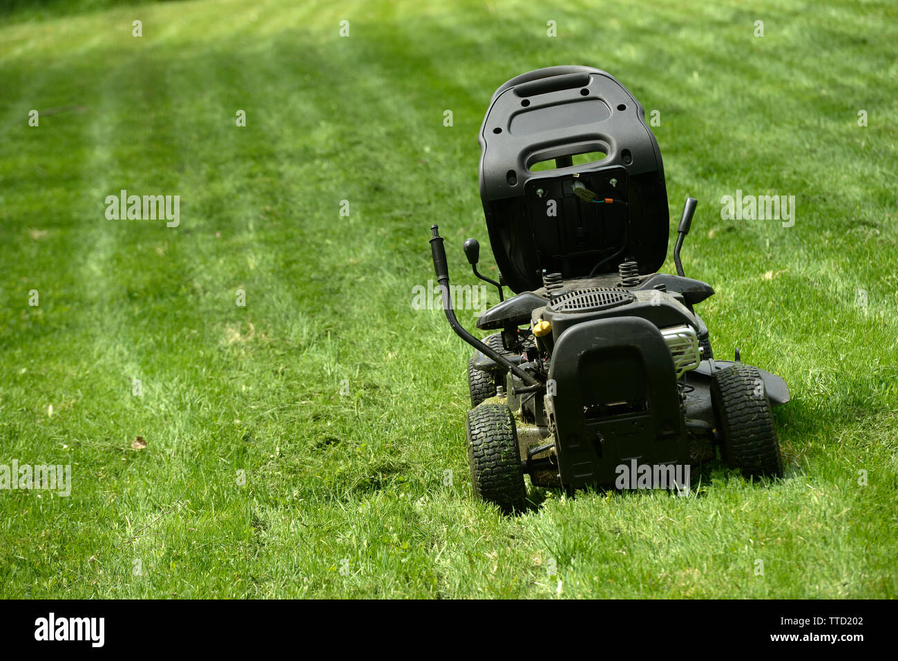 Lawn mowers hi-res stock photography and images - Alamy