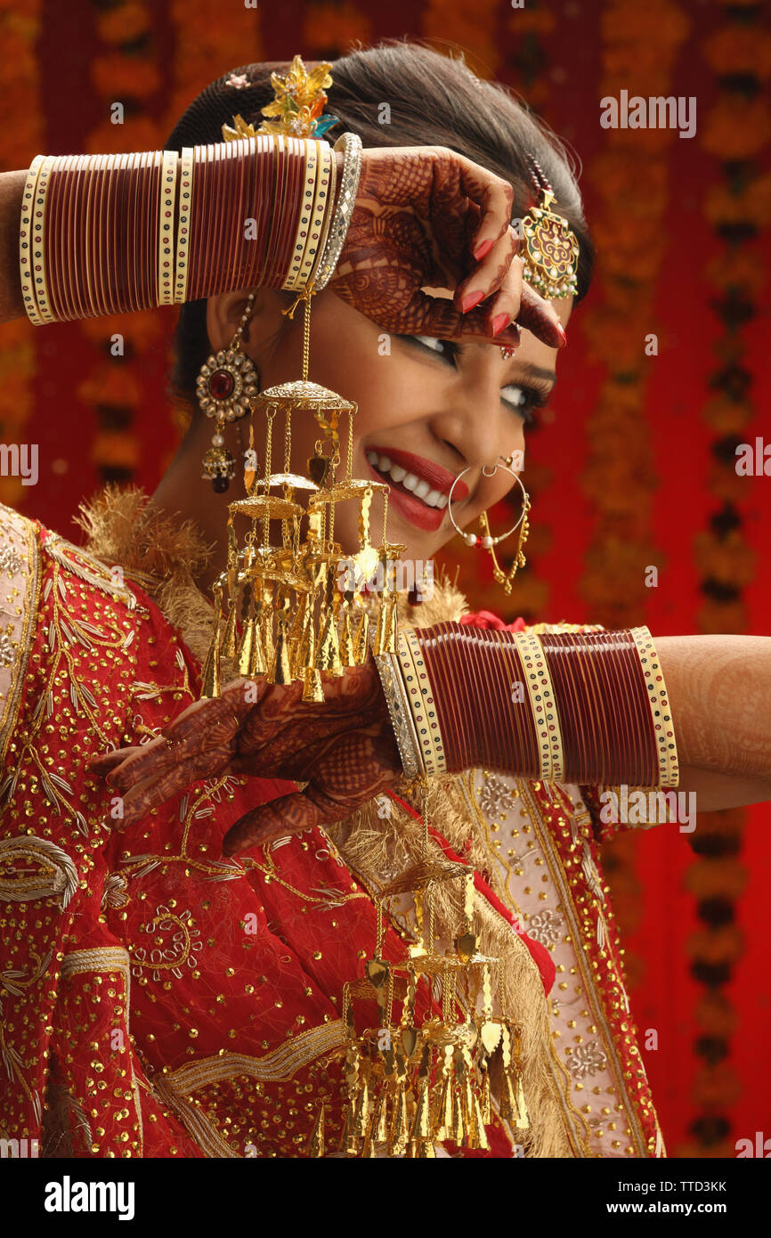 Indian bride in traditional wedding dress and smiling Stock Photo - Alamy