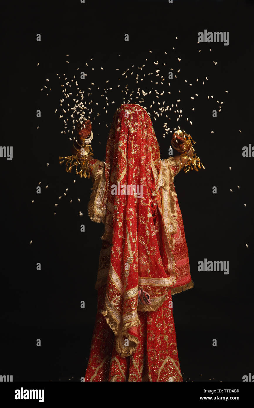 Indian bride back hi-res stock photography and images - Alamy