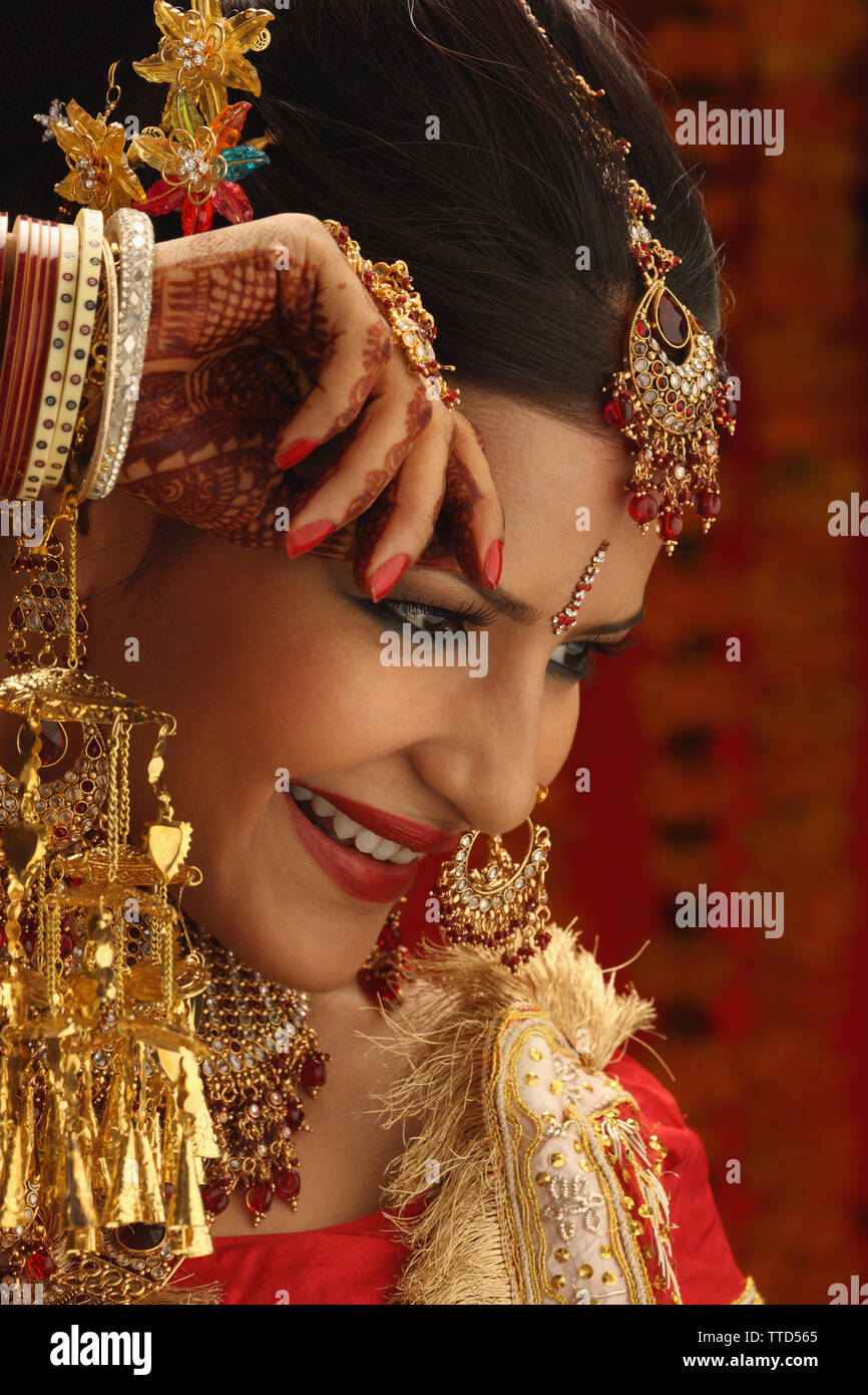Close up of an Indian bride smiling Stock Photo - Alamy