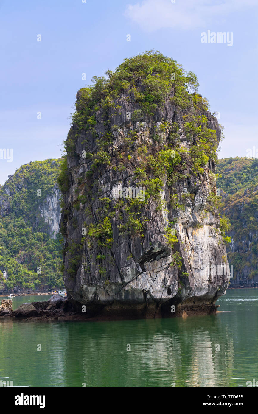 Limestone islands hi-res stock photography and images - Alamy