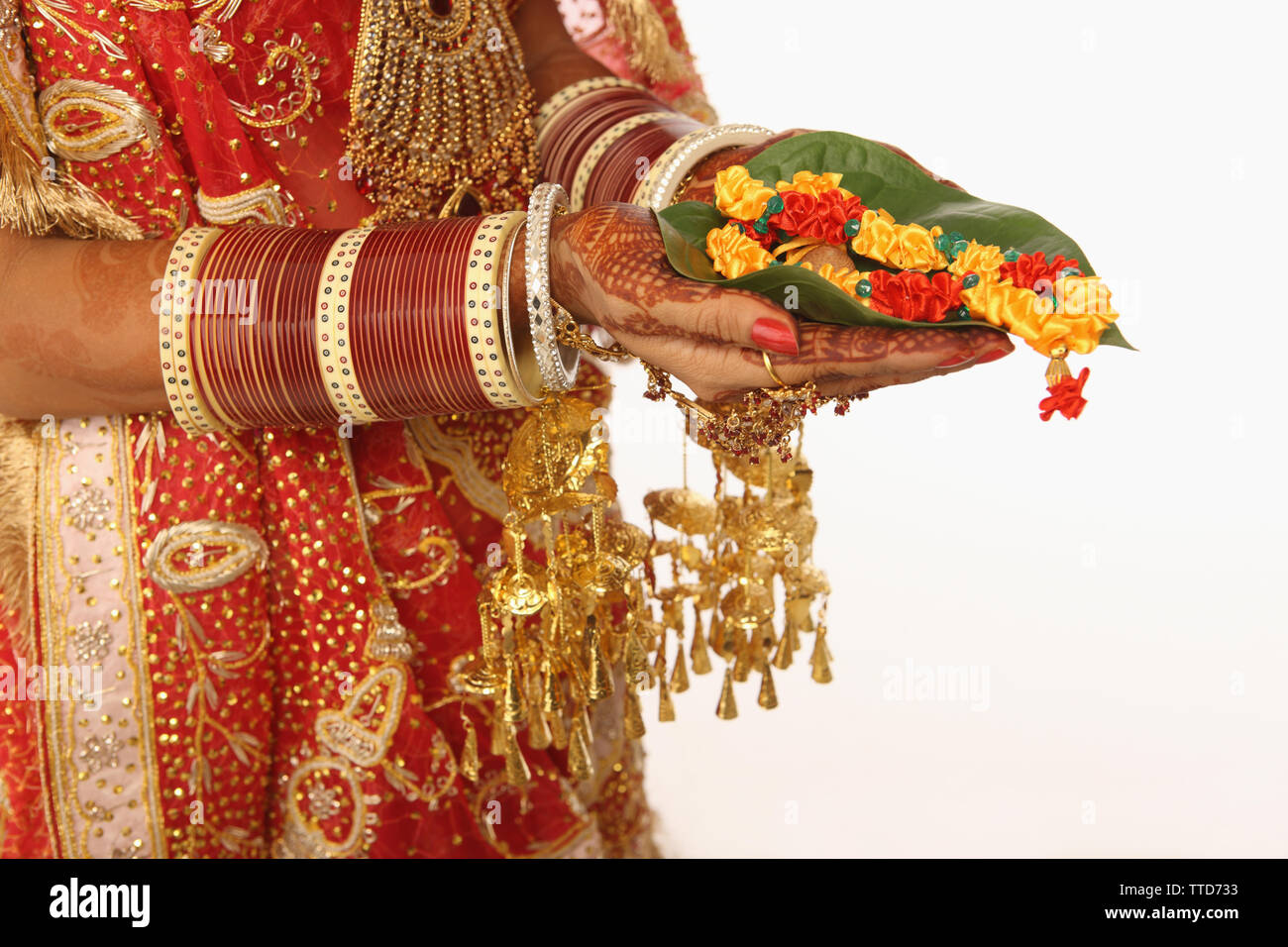 Indian bride performing traditional ritual Stock Photo - Alamy