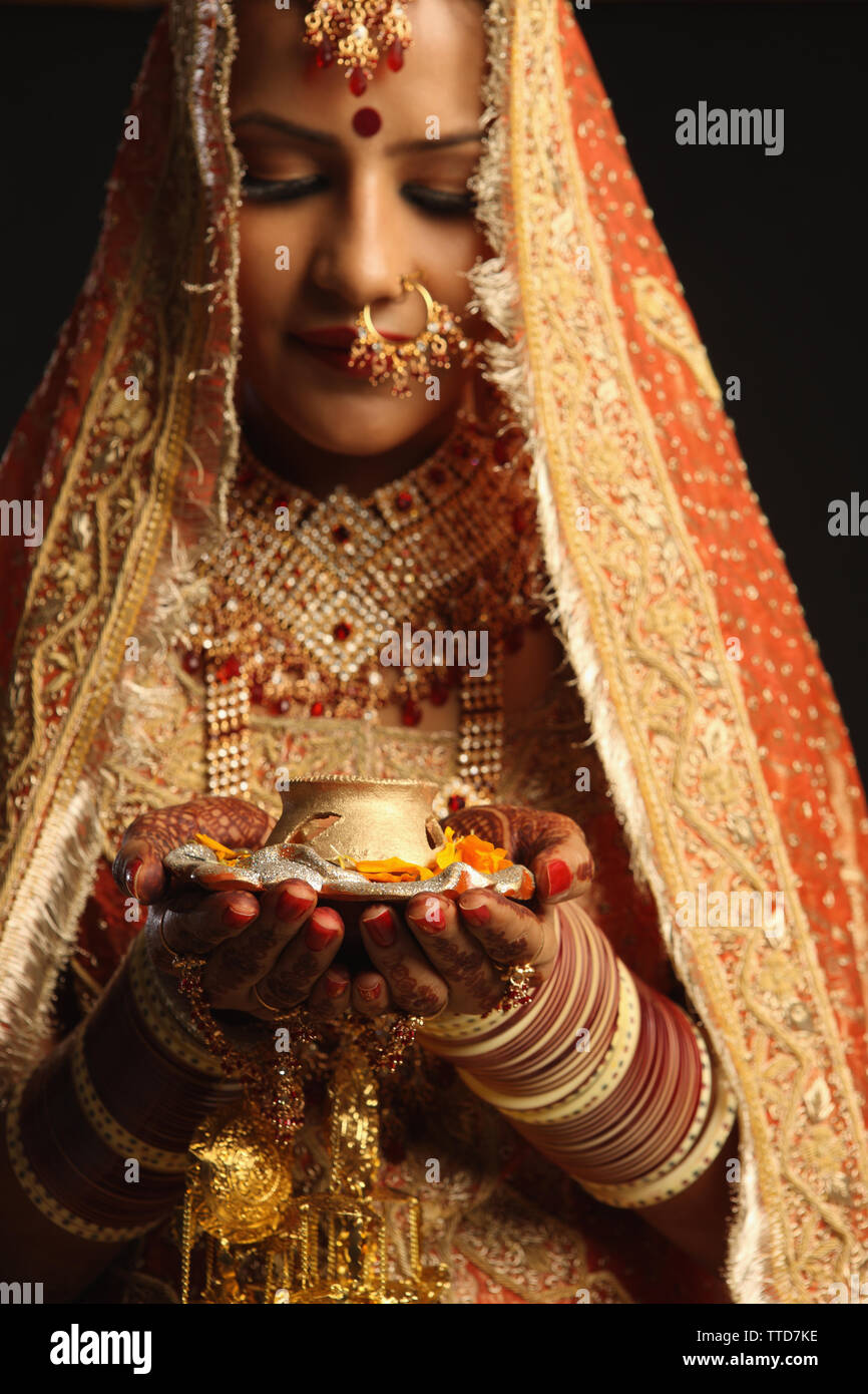 Beautiful indian punjabi bride wedding hi-res stock photography and ...