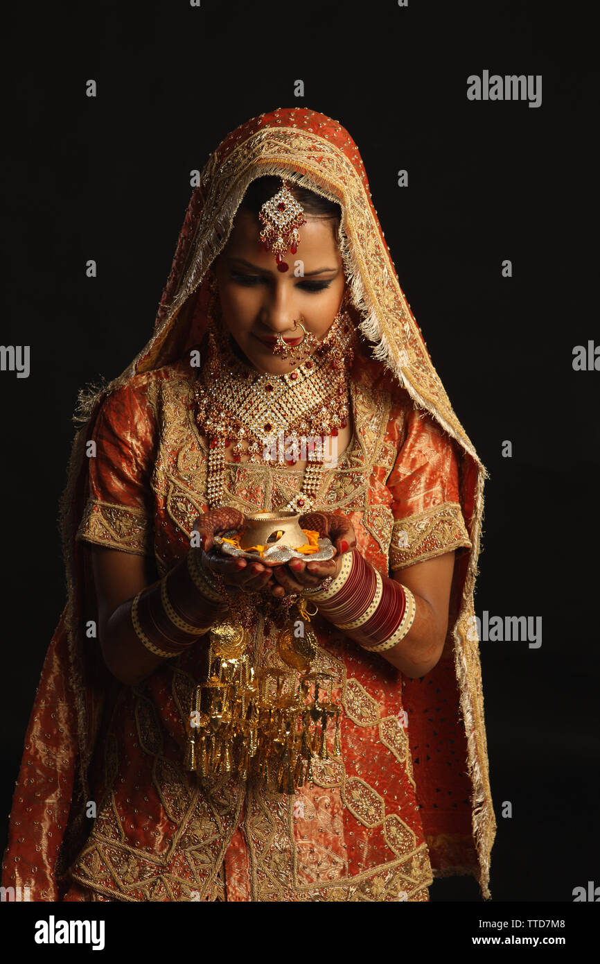 Chuda ceremony hi-res stock photography and images - Alamy