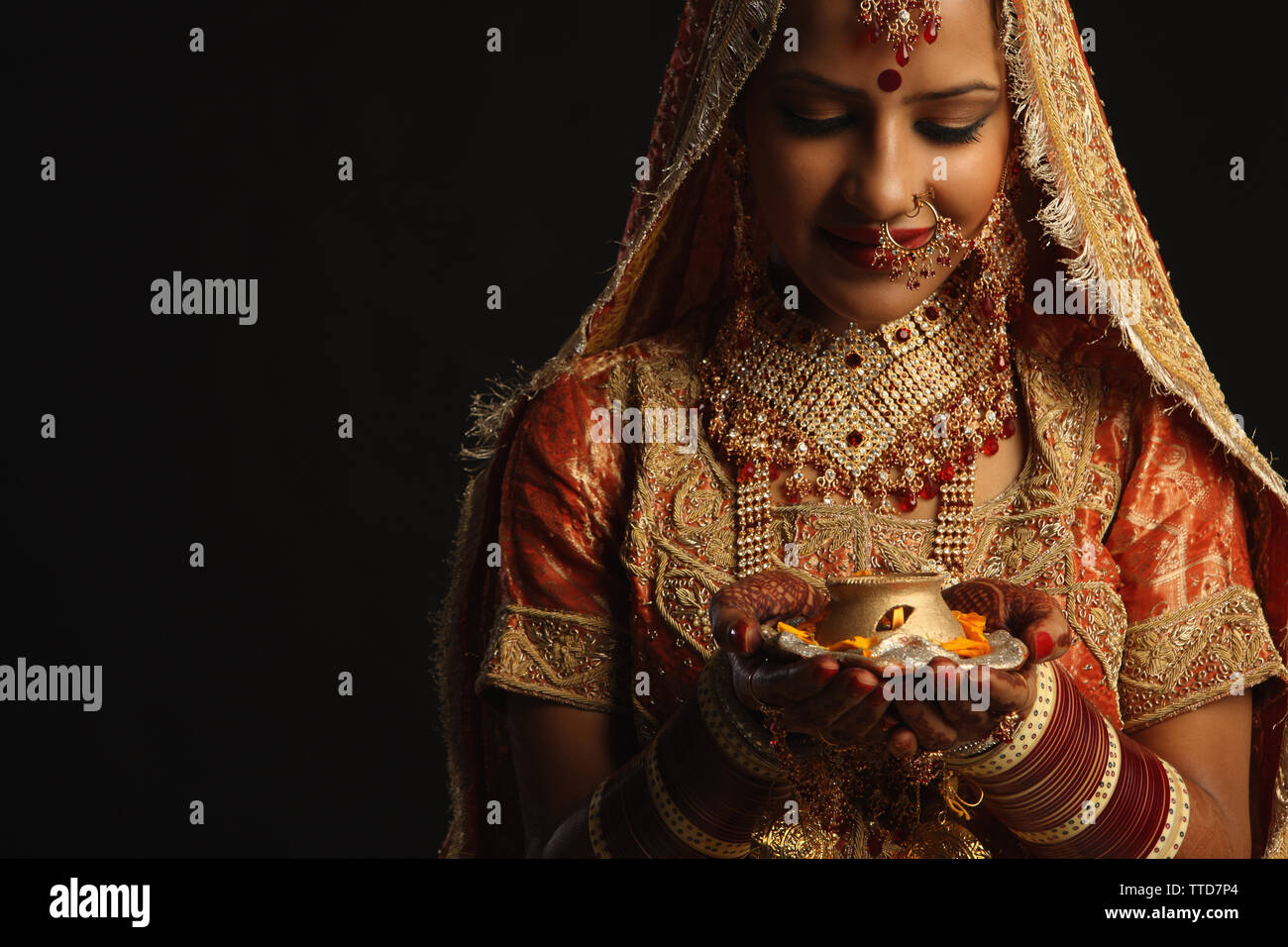 Beautiful indian punjabi bride wedding hi-res stock photography and ...