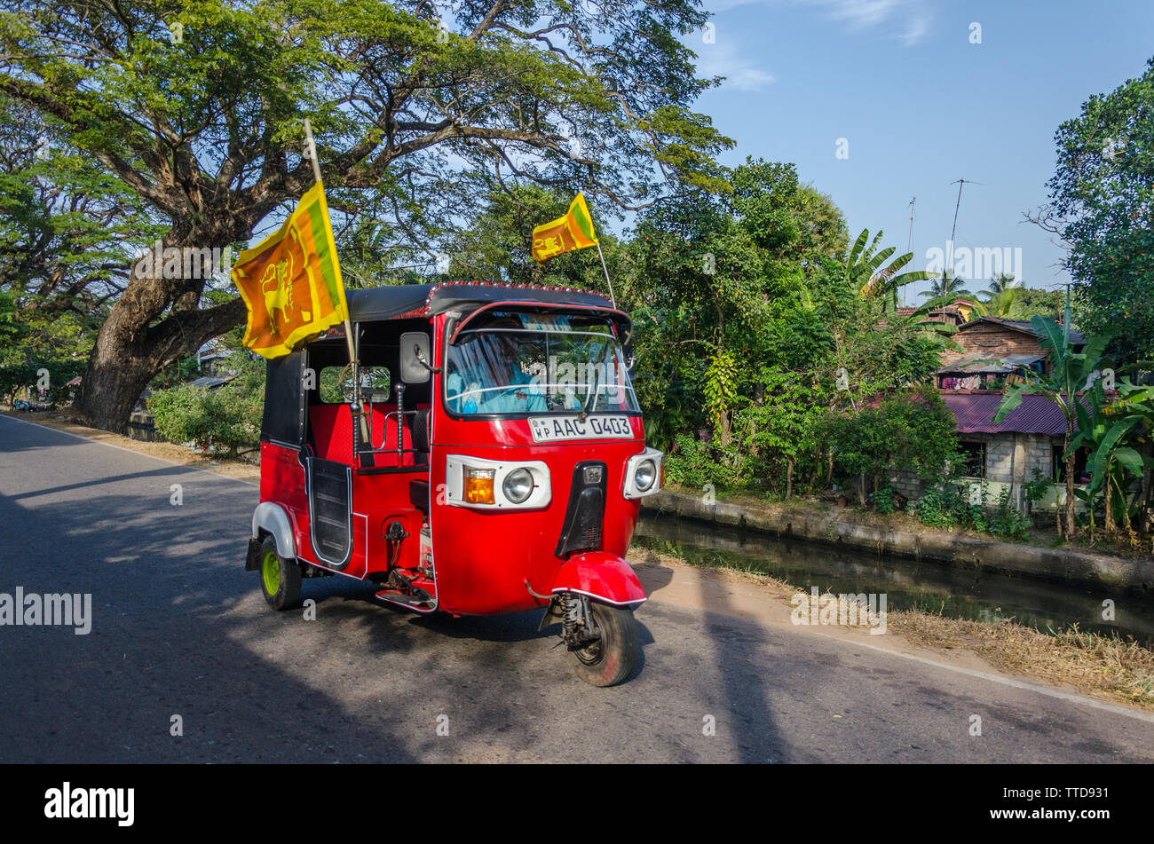 Fast tuk tuk sri lanka hi-res stock photography and images - Alamy