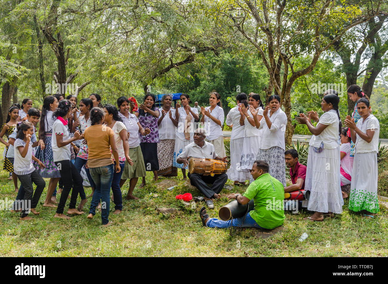 A group of pilgrims sing and dance in Anuradhapura, Sri Lanka Stock ...