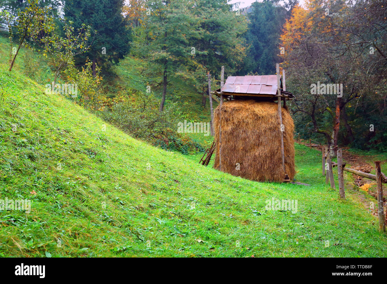 Haystacks in the mountains hi-res stock photography and images - Alamy