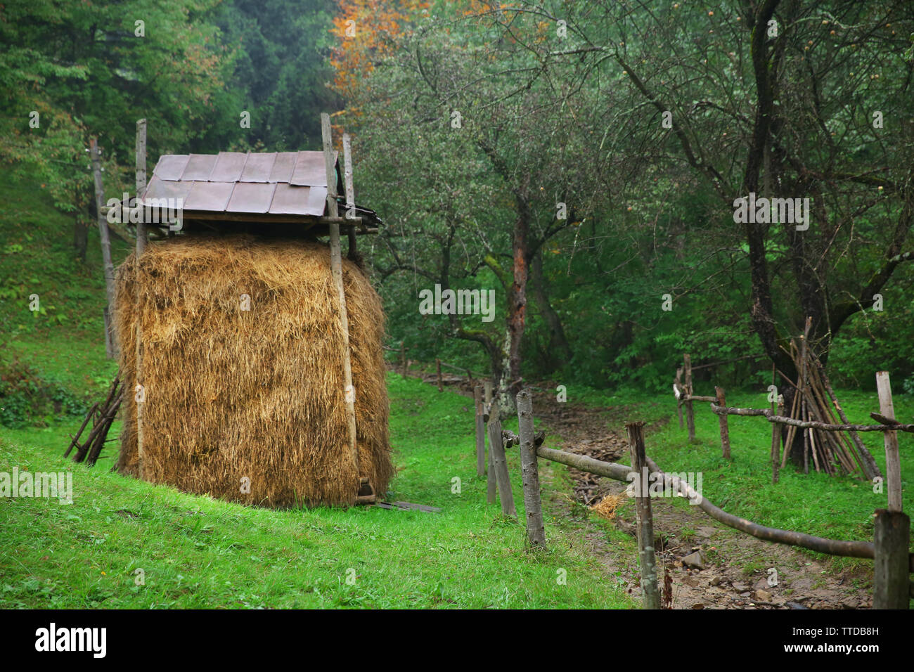 Haystacks in the mountains hi-res stock photography and images - Alamy