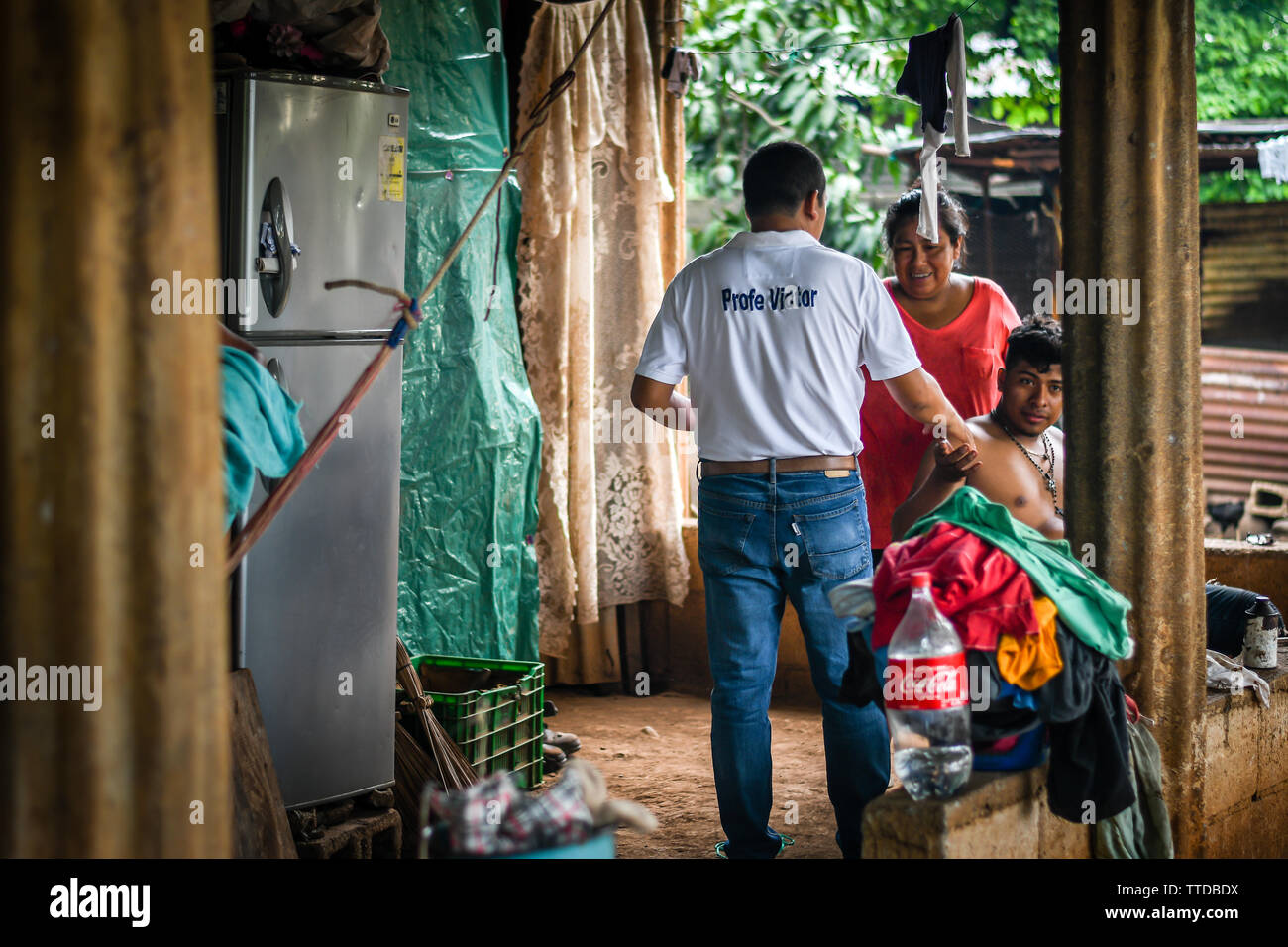 Guatemala poverty home family hi-res stock photography and images - Alamy