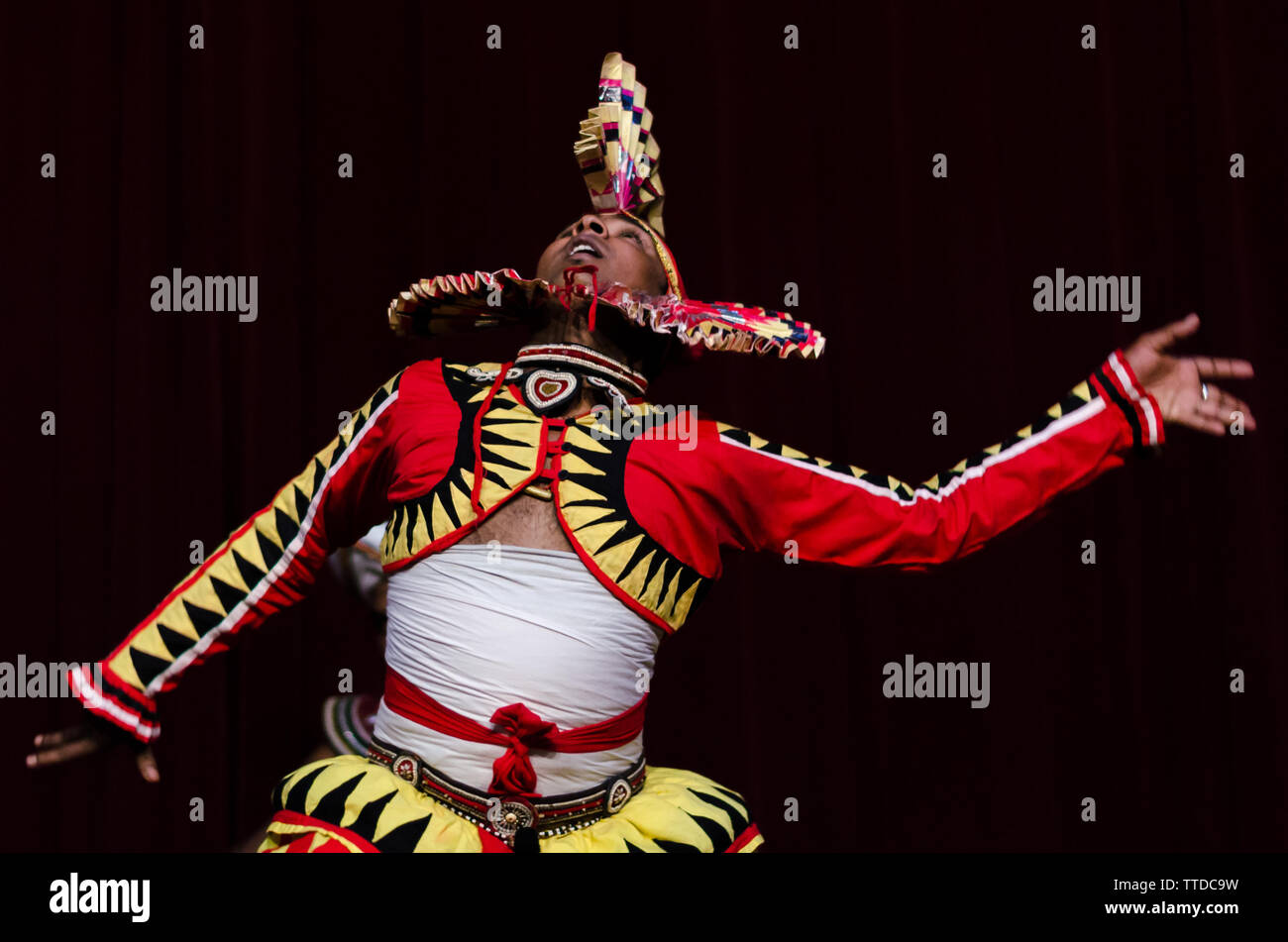 Kandian dance hi-res stock photography and images - Alamy