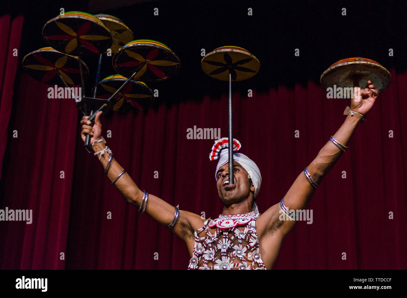 Kandian dancer hi-res stock photography and images - Alamy