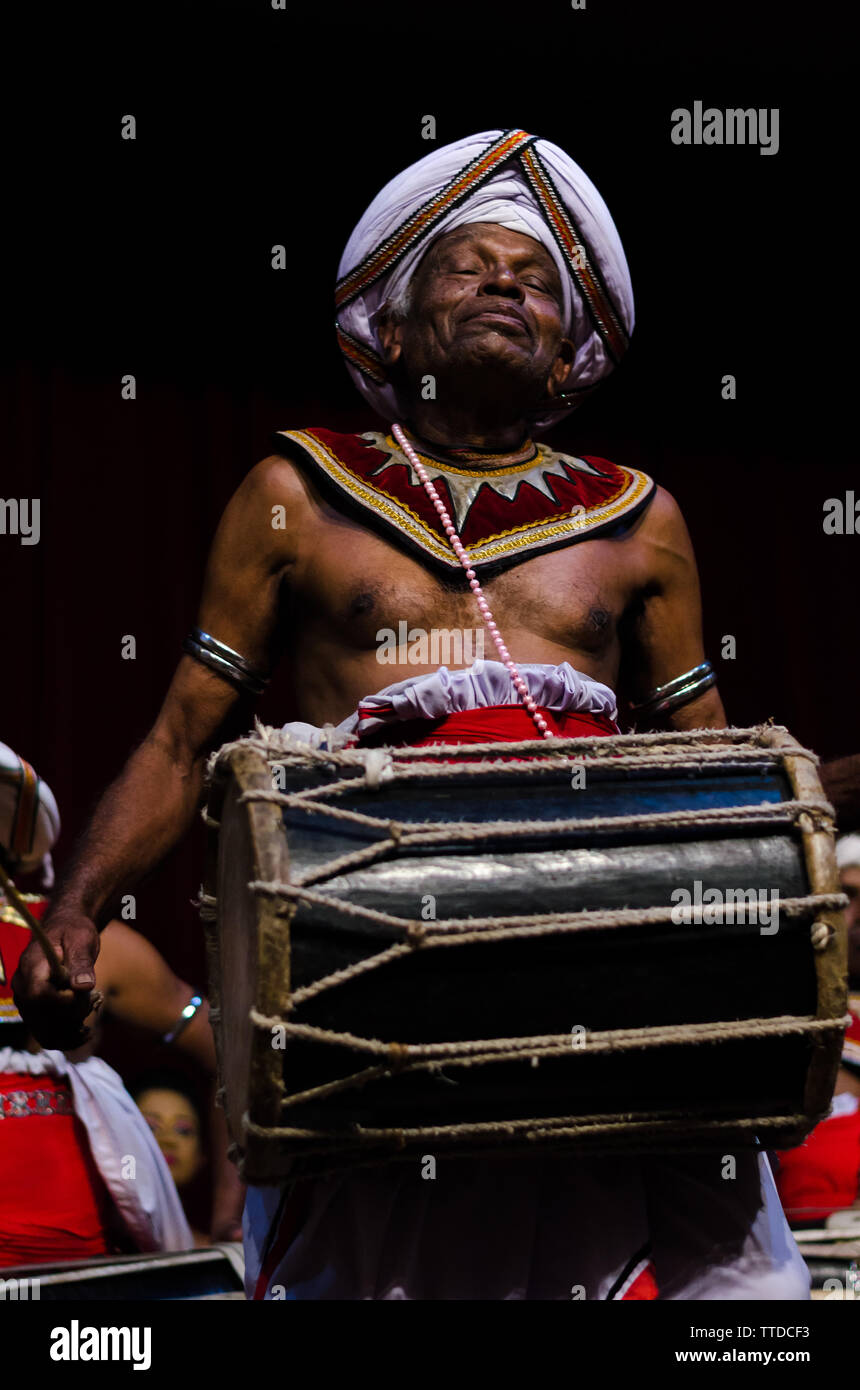 Kandian dancer hi-res stock photography and images - Alamy