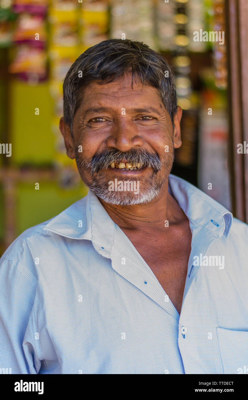 Sri lanka sinhalese man hi-res stock photography and images - Alamy