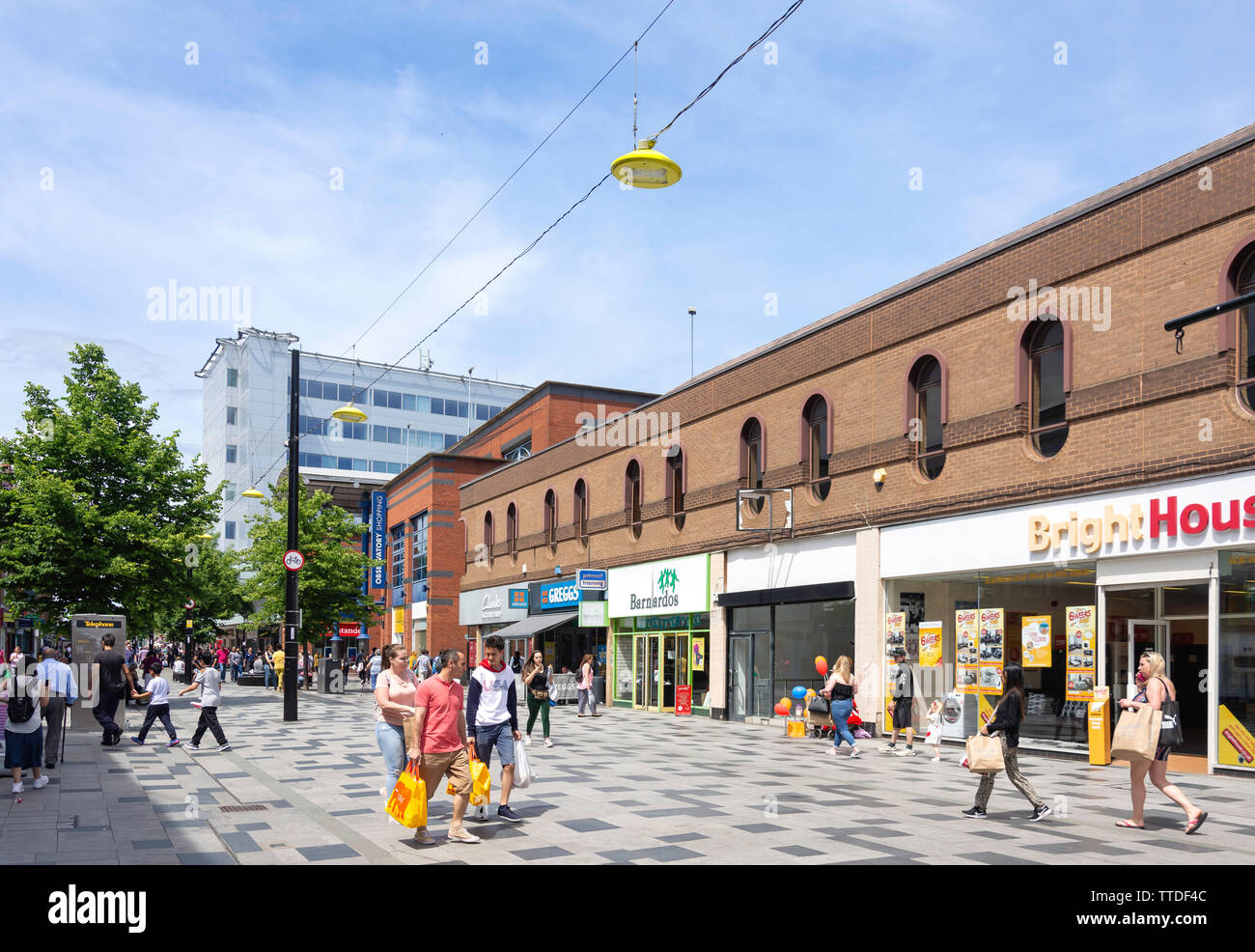 Slough high street shops hi-res stock photography and images - Alamy