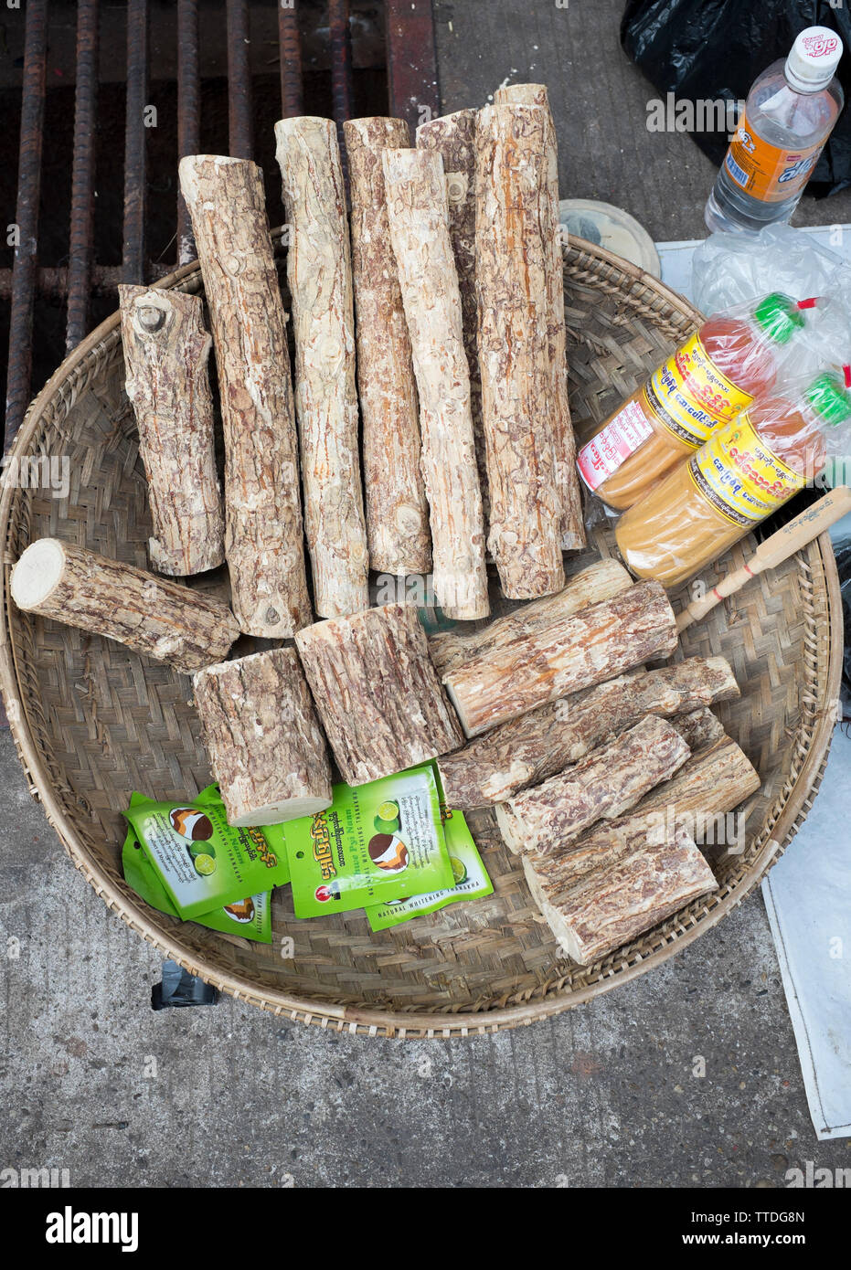 Thanaka Paste Make Up Roots Yangon Myanmar (formerly Burma Stock Photo ...