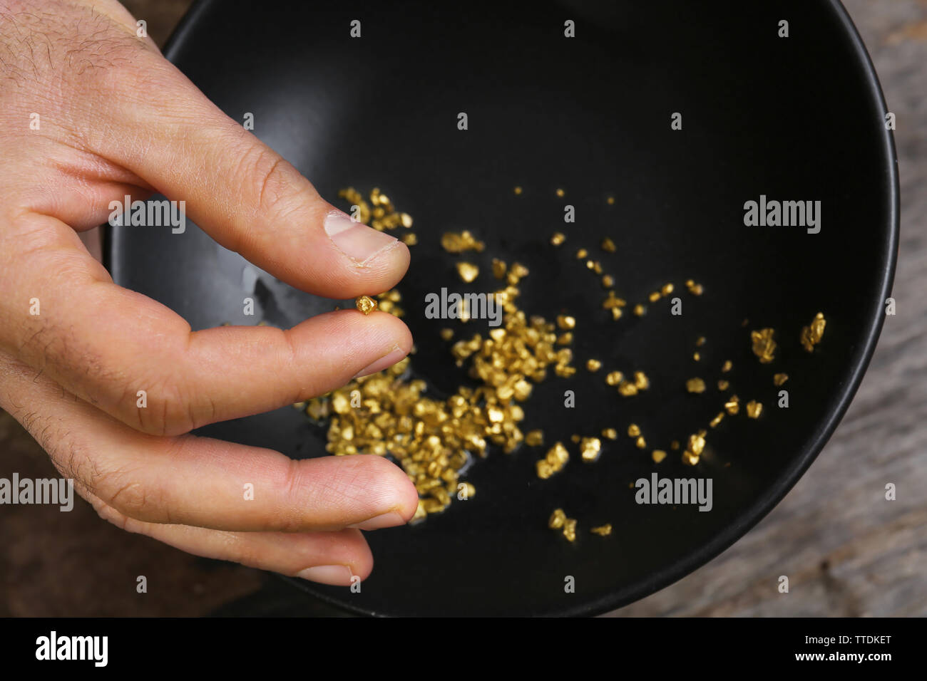 A hand holding gold nugget grains, close-up Stock Photo - Alamy