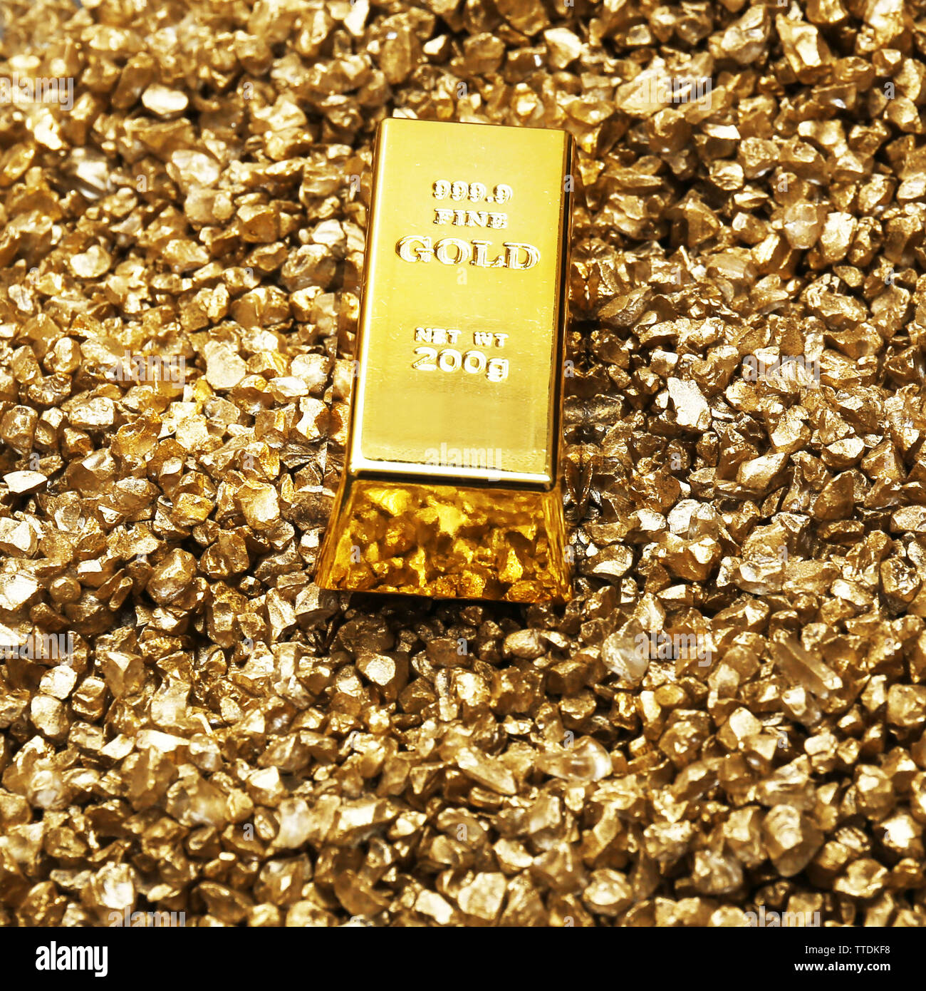 Gold bar and nugget grains, on grey background Stock Photo - Alamy
