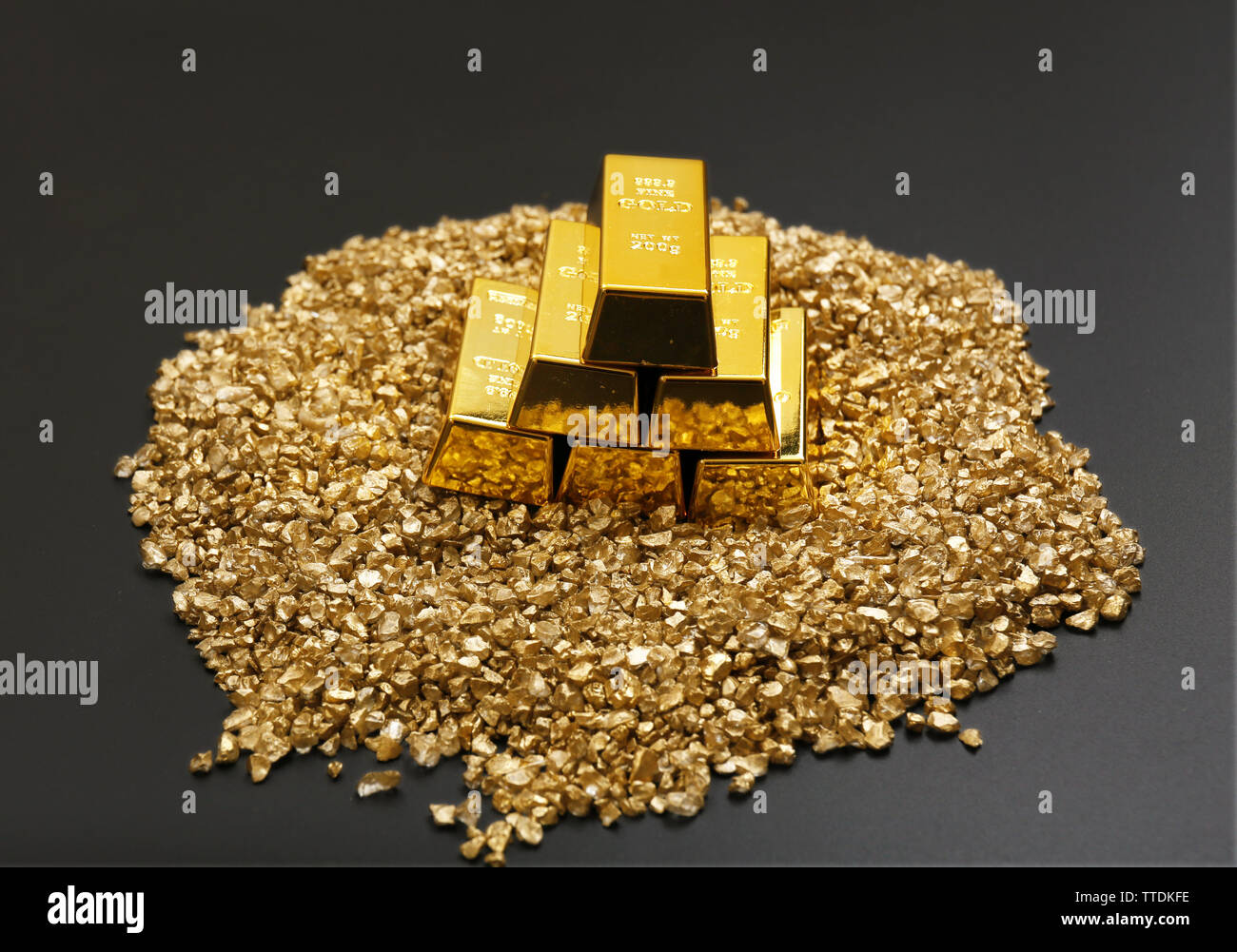 Gold bars and nugget grains, on grey background Stock Photo - Alamy