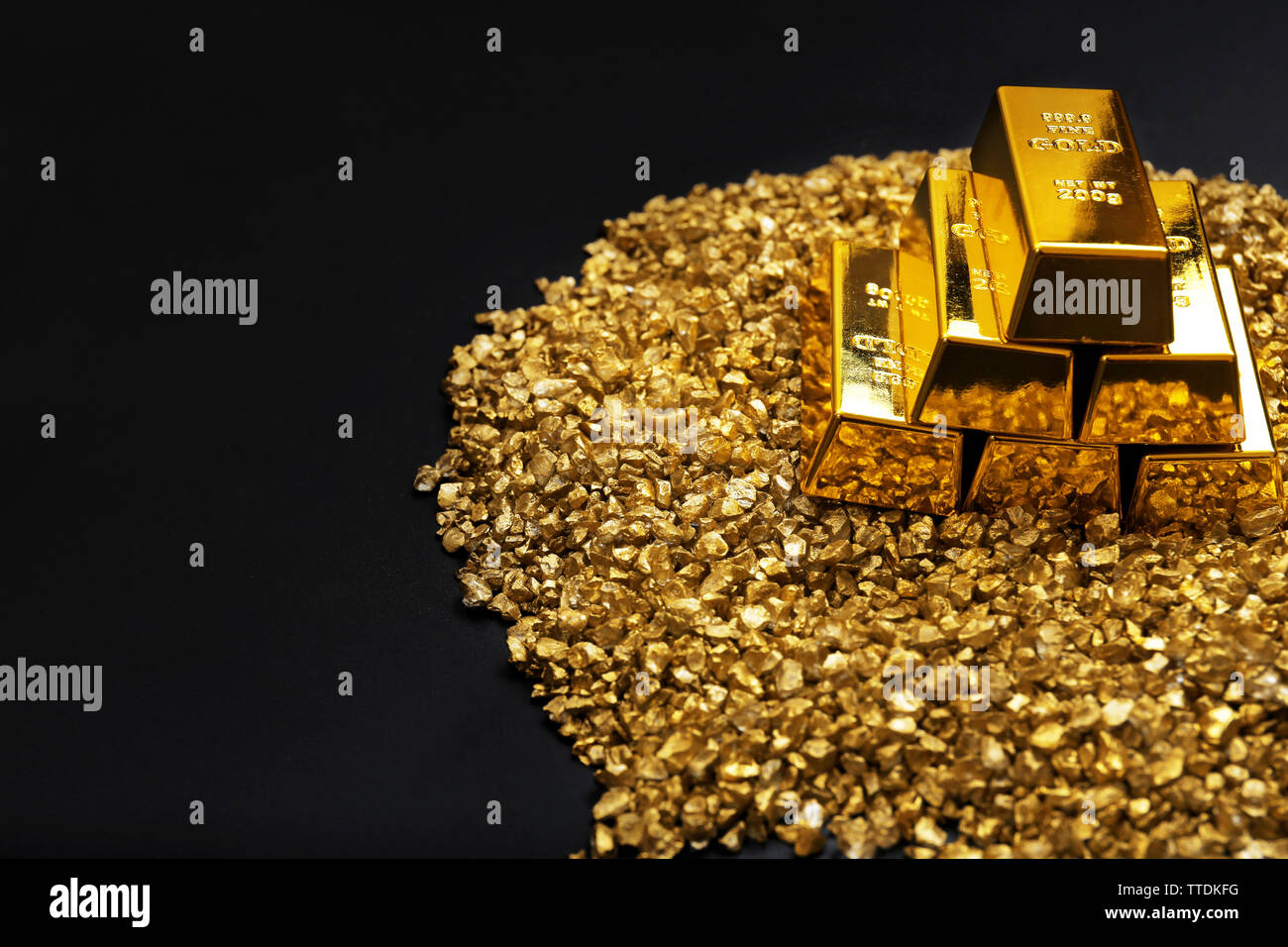 Gold bars and nugget grains, on grey background Stock Photo - Alamy