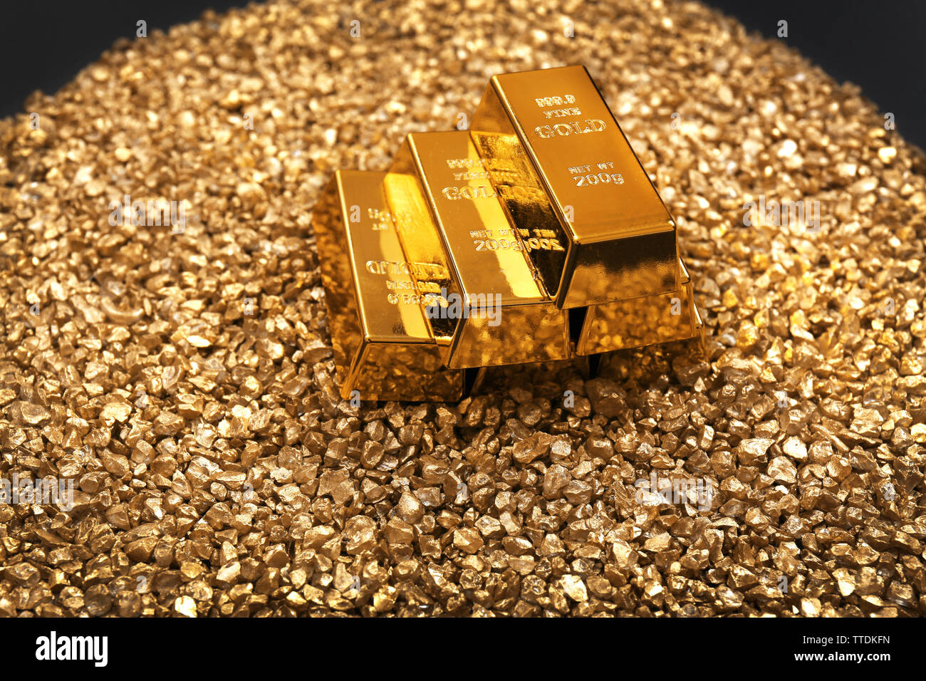 Gold bars on nugget grains background, close-up Stock Photo - Alamy