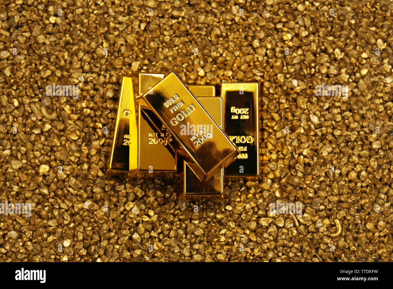 Gold bars on nugget grains background, close-up, top view Stock Photo ...