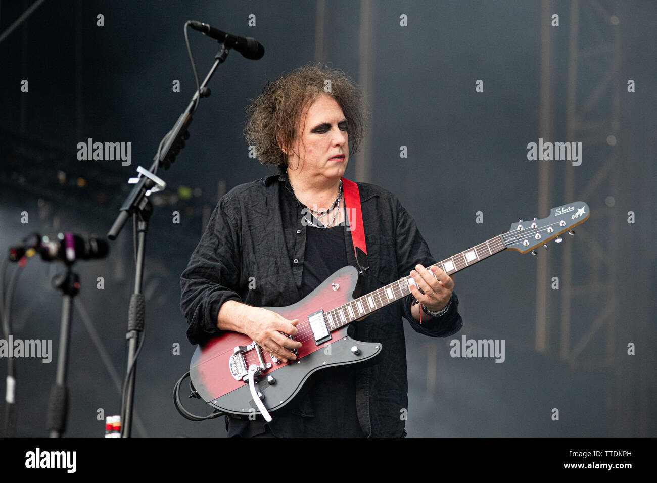 The Cure Frontman High Resolution Stock Photography and Images - Alamy