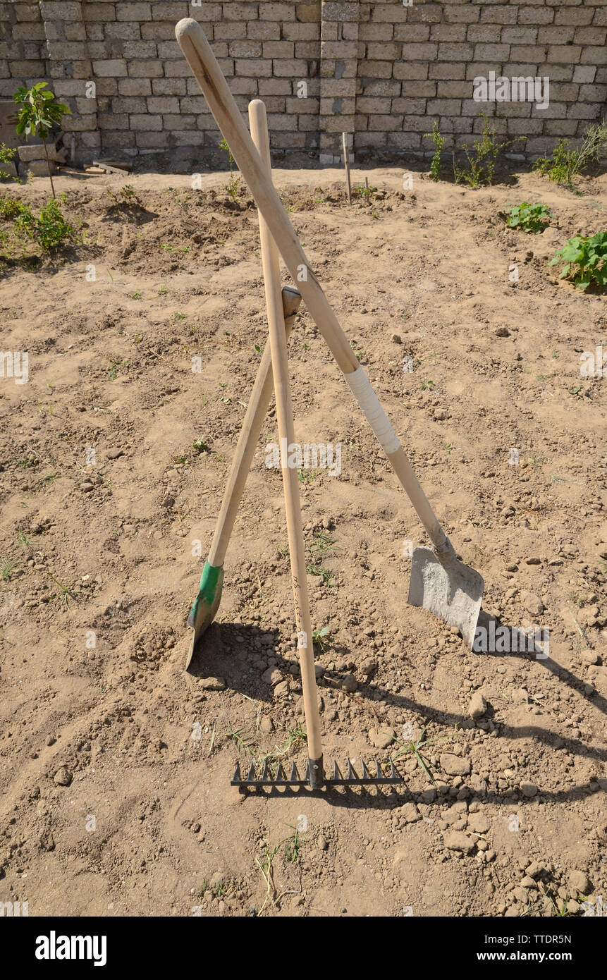 Iron shovel,scoop,rake accessories for household and construction work ...