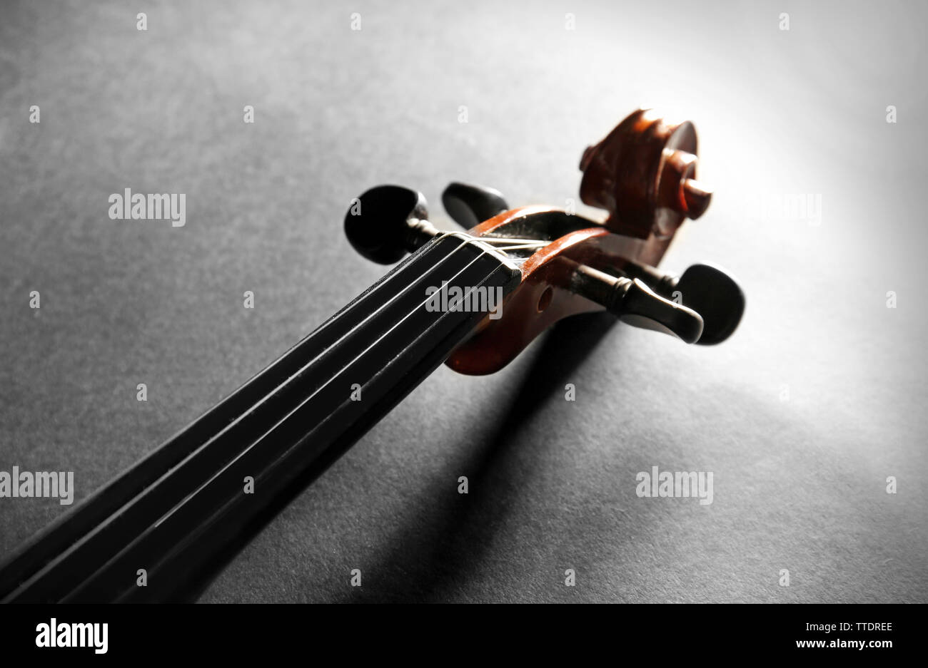 Violin on dark background Stock Photo - Alamy