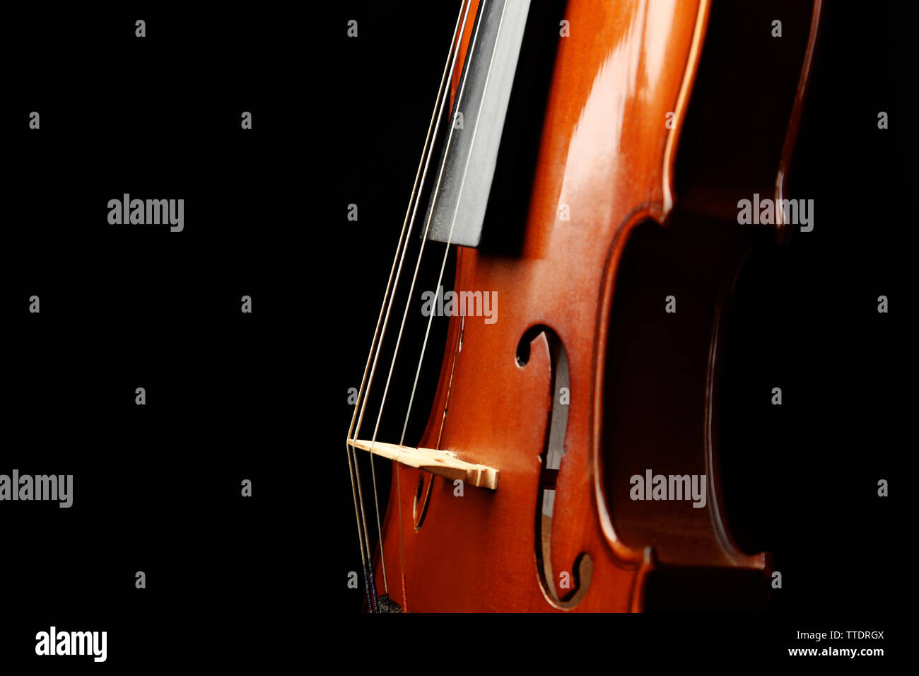 Violin on dark background Stock Photo - Alamy